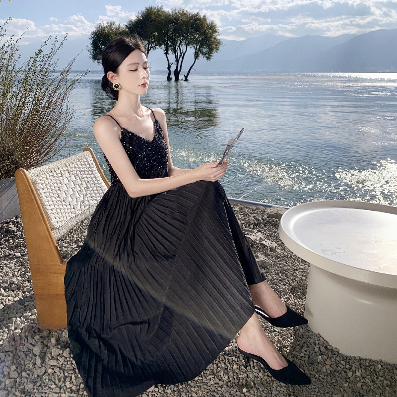 Miguo_亮片拼接百褶吊帶連衣裙 顯瘦壓褶打底裙 海邊度假長裙 性感洋裝 | 蝦皮購物