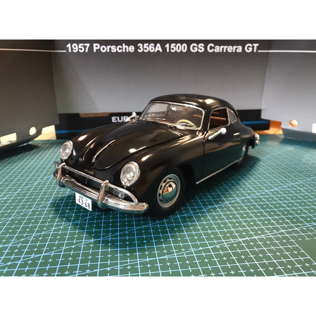 新作柯南漫畫版 保時捷 356A 1:18柯南Gin 琴酒的座駕 內飾和車門內都是難得的棕色，跟漫畫更接近。地面植絨。細 | 蝦皮購物