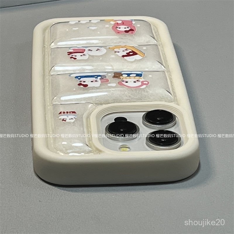 卡通羽絨服玩雪kt貓適用iPhone15Promax蘋果13手機殻14創意11軟12 VJJD | 蝦皮購物