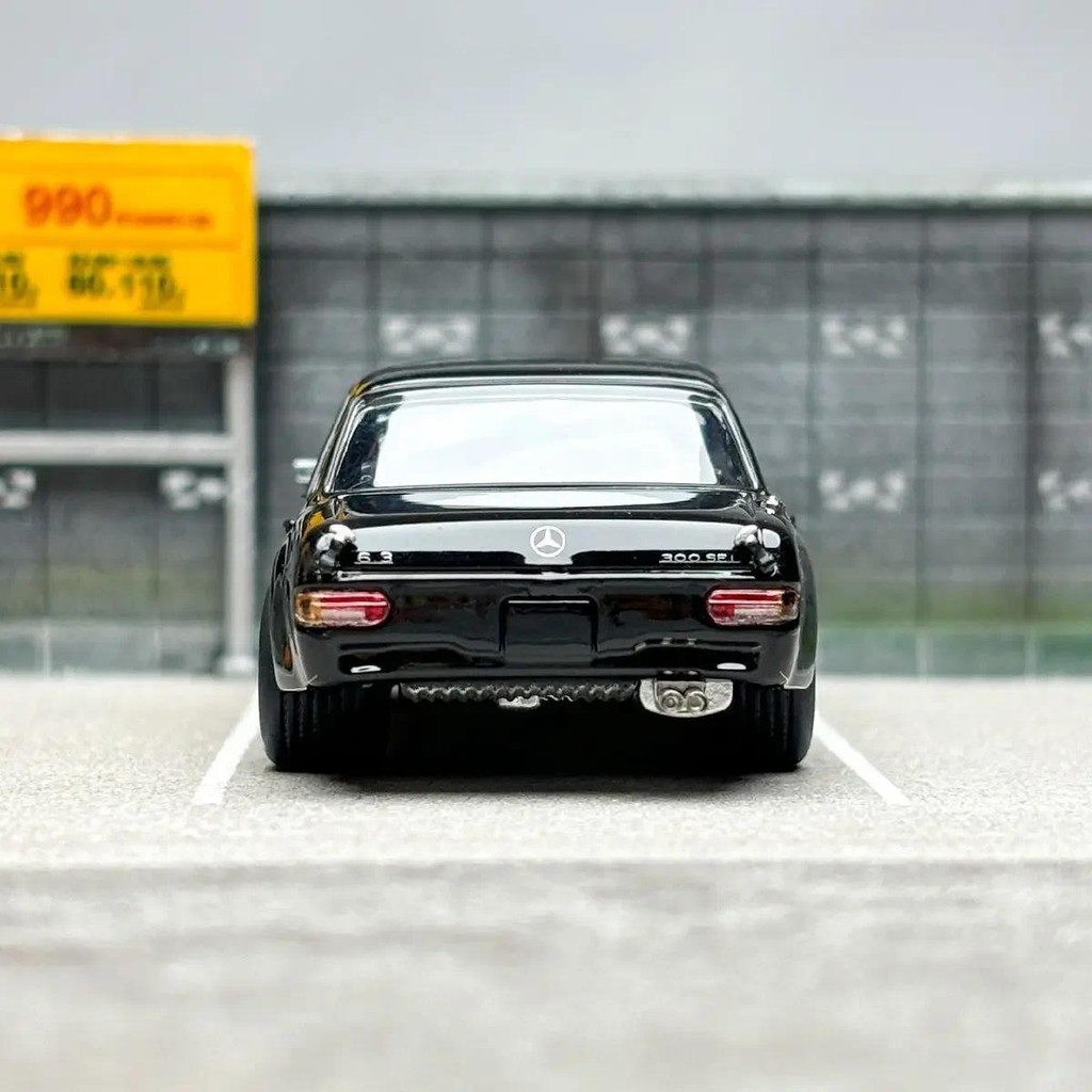 Liberty64 1:64 Mercedes 300SEL AMG W109 Darth Vader 合金汽車模型 | 蝦皮購物