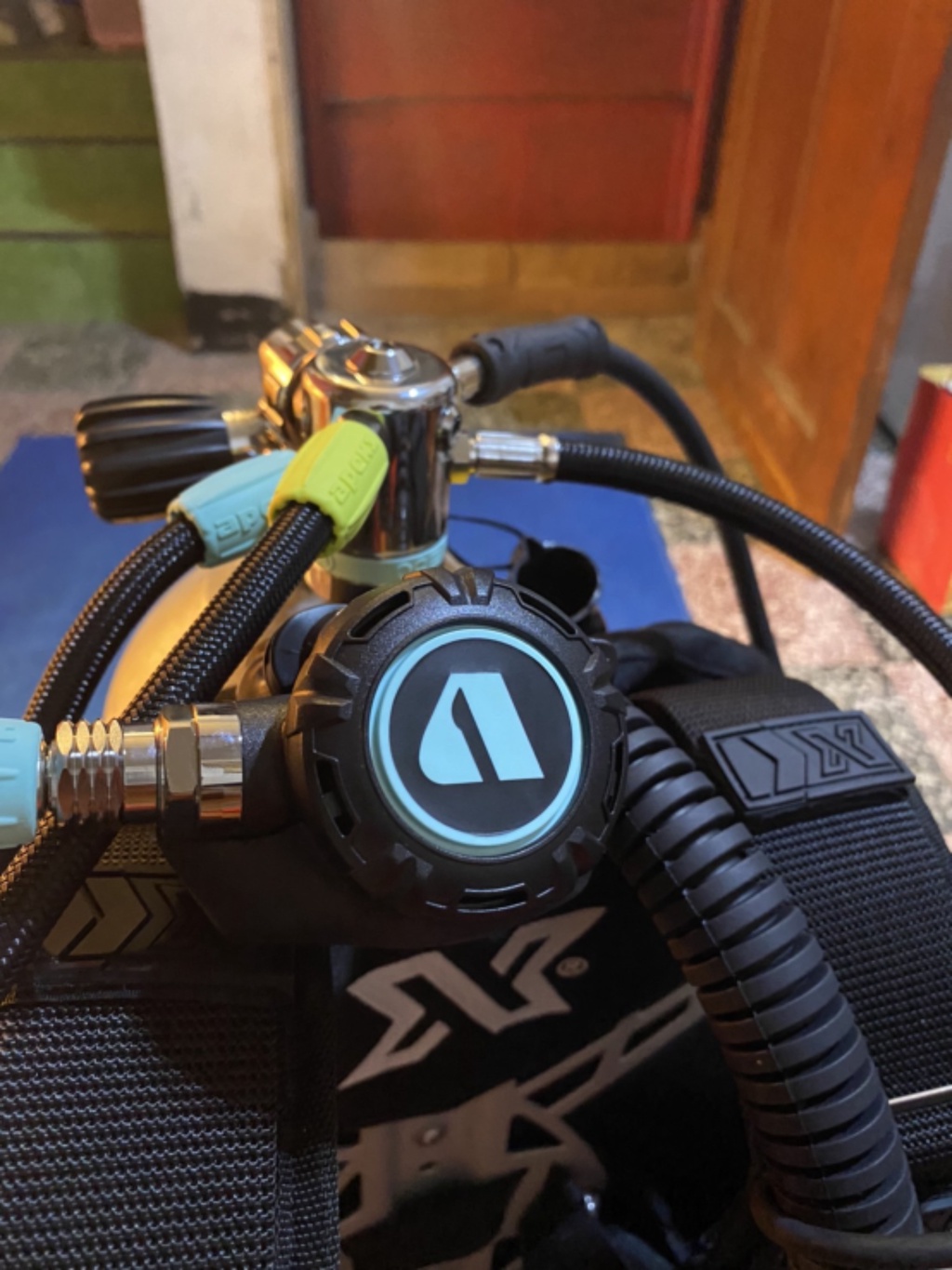 [現貨快速出貨]全新 Apeks XL4 Ocea 調節器組 一級頭雕花+主用二級頭+備用二級頭 送BC管 殘壓表需另購 | 蝦皮購物