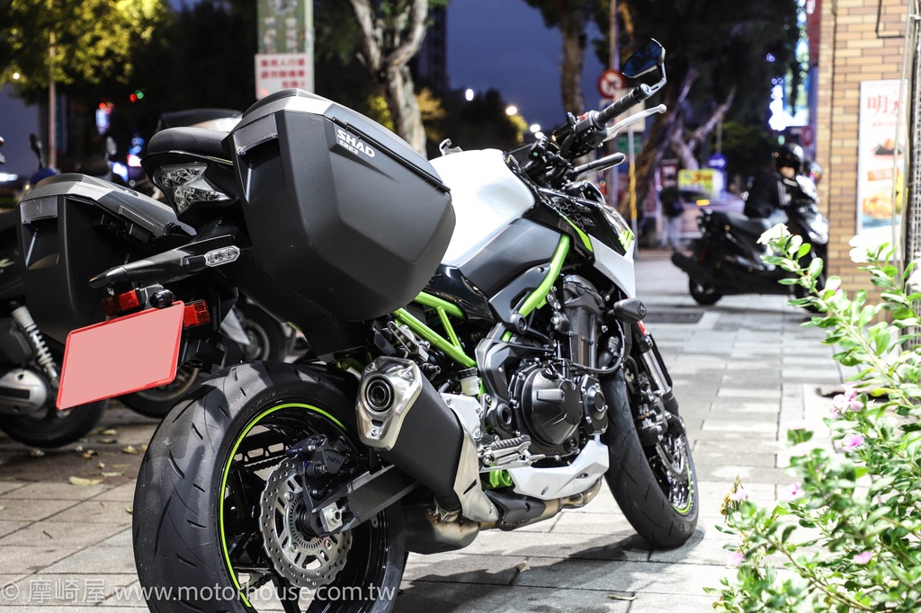 。摩崎屋。 Kawasaki Z900 搭配 SHAD SH23 側箱 Z900側箱 夏德 川崎 | 蝦皮購物