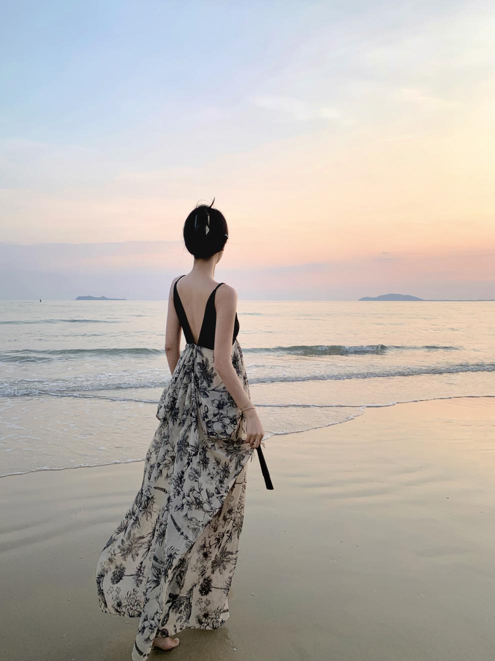 【台灣現貨馬上出貨】女裝 深V 洋裝 細肩帶洋裝 長裙洋裝 露背連身裙 碎花洋裝 度假洋裝 C6499【現貨24H】 | 蝦皮購物