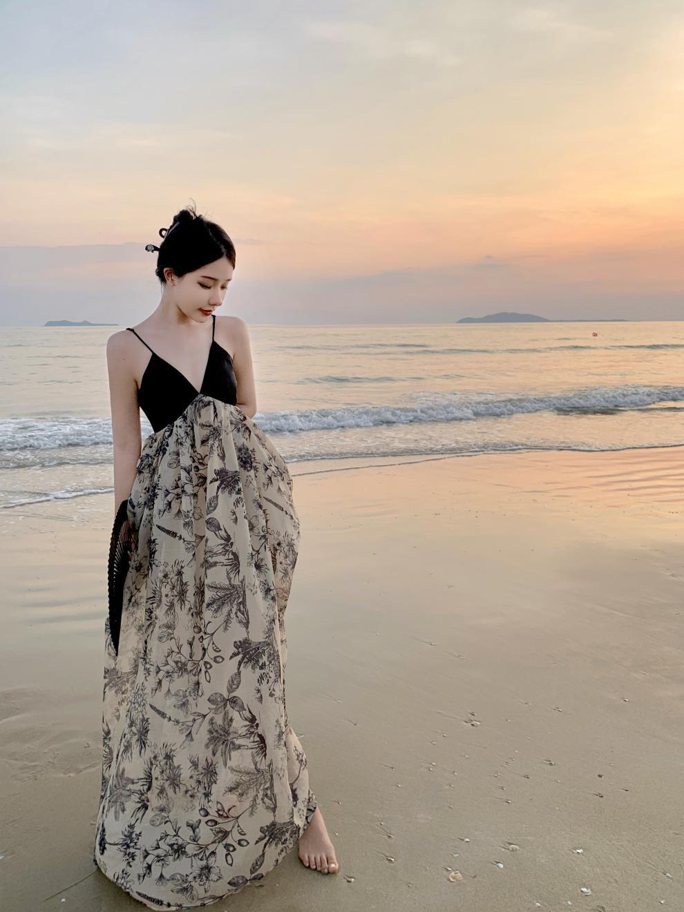 【台灣現貨馬上出貨】女裝 深V 洋裝 細肩帶洋裝 長裙洋裝 露背連身裙 碎花洋裝 度假洋裝 C6499【現貨24H】 | 蝦皮購物