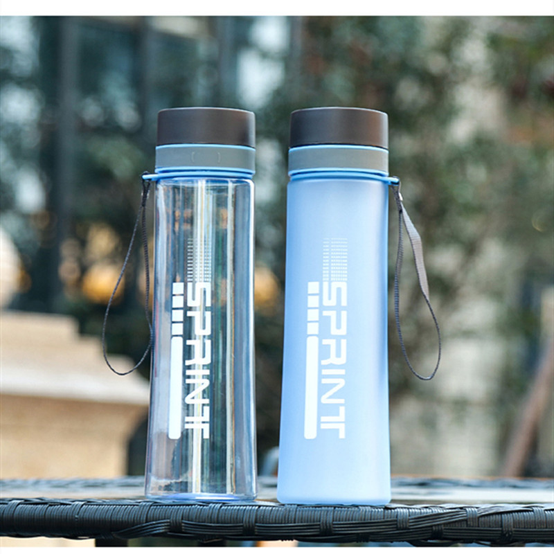 【台灣出貨】1000ml/800ml/630ml 便攜式運動水壺帶繩防漏耐用旅行水壺不含 BPA | 蝦皮購物