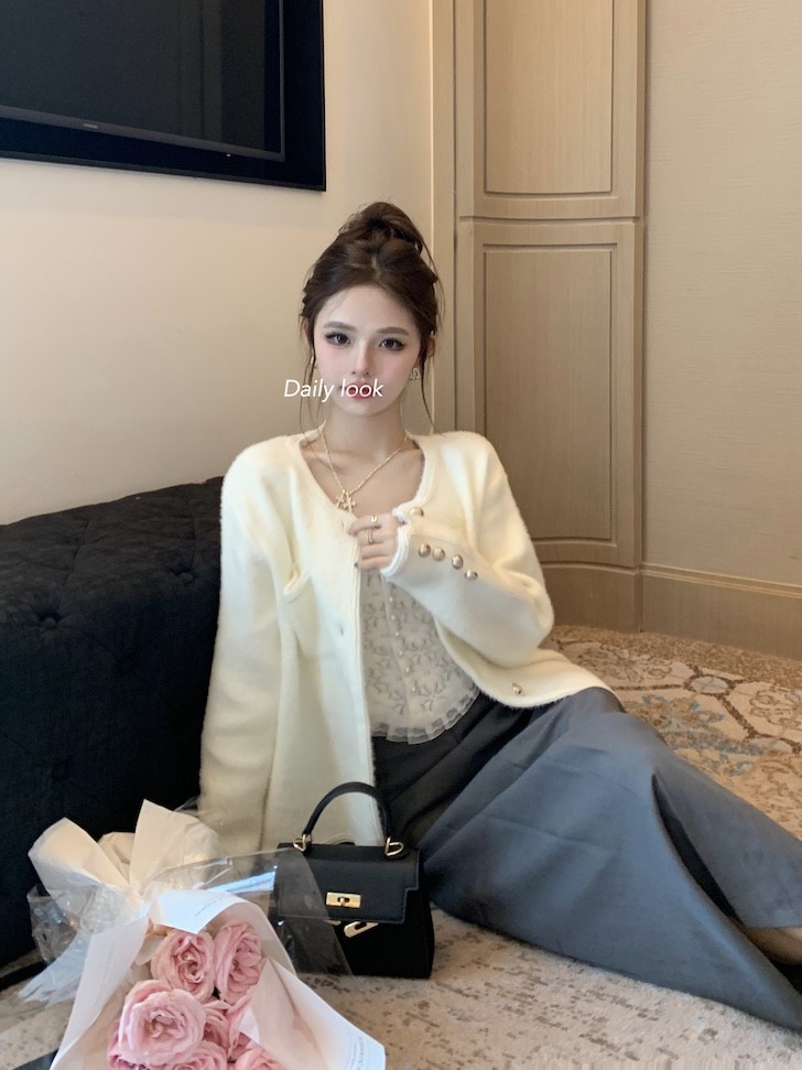 【台灣現貨馬上出貨】女裝 外套 仿水貂絨 針織外套 保暖外套 秋冬外套 小香風外套 女生外套 DR376【現貨24H】 | 蝦皮購物