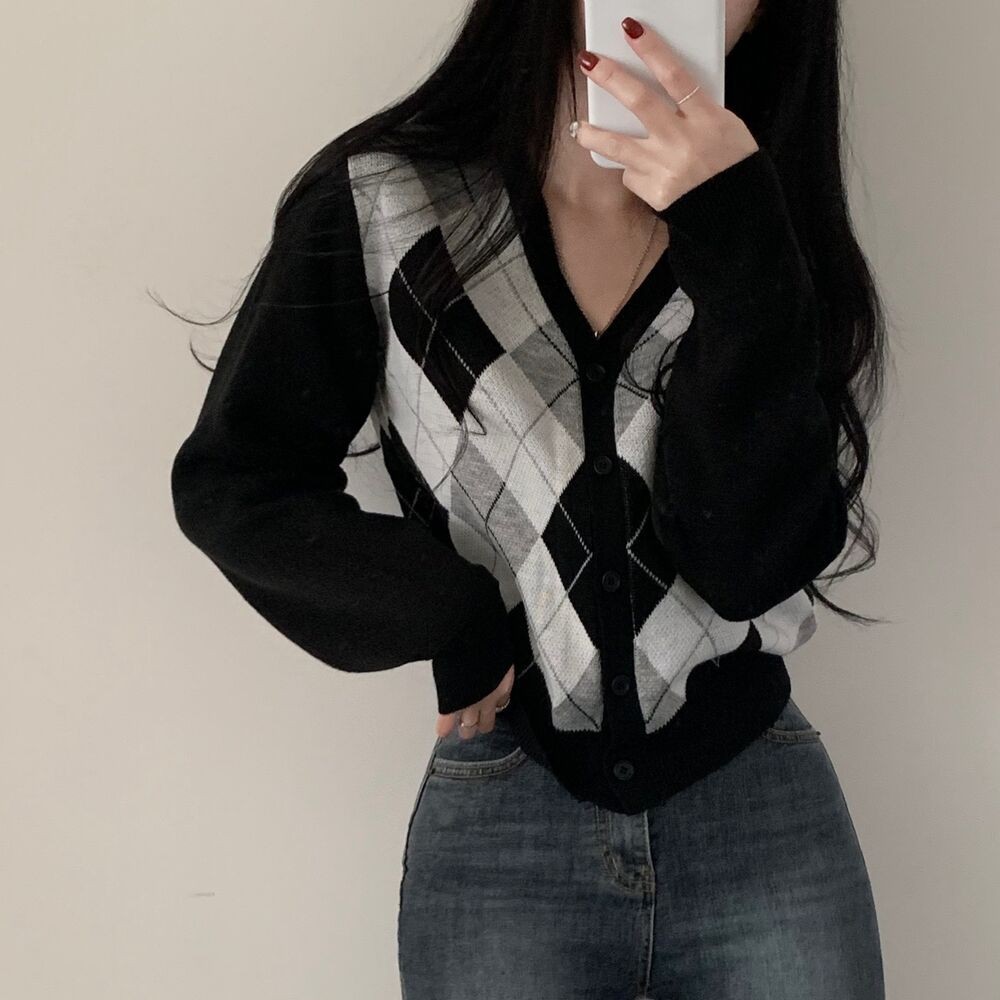 Codibook｜韓國 moodloveroom 菱格紋配色鈕釦V領針織開衫[預購]針織外套 女裝 | 蝦皮購物
