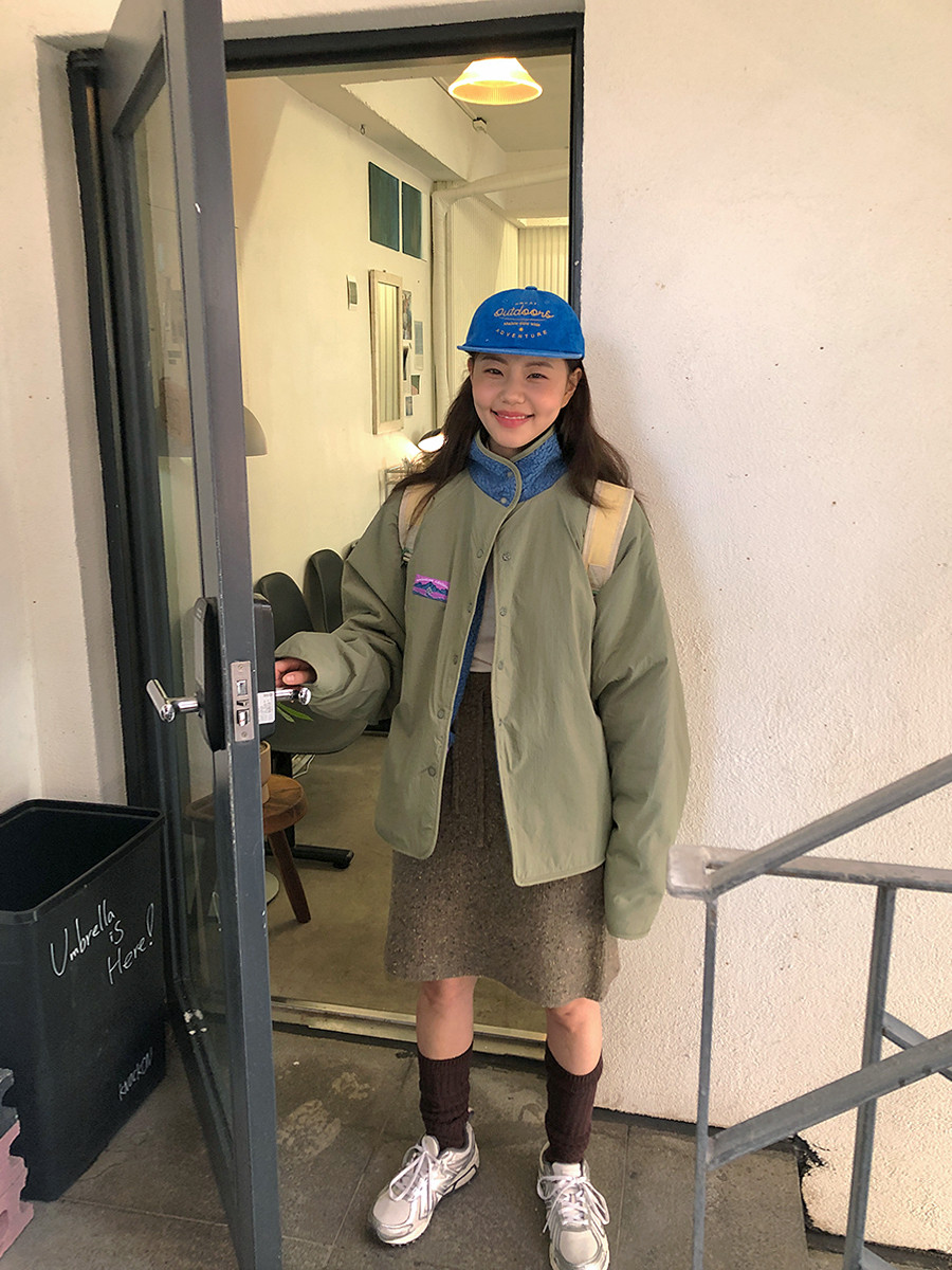 DayDay少女｜韓國INS博主推薦~正反兩穿！多色時髦工裝風撞色羔羊毛休閒短外套棉衣 女生冬季保暖外套 | 蝦皮購物