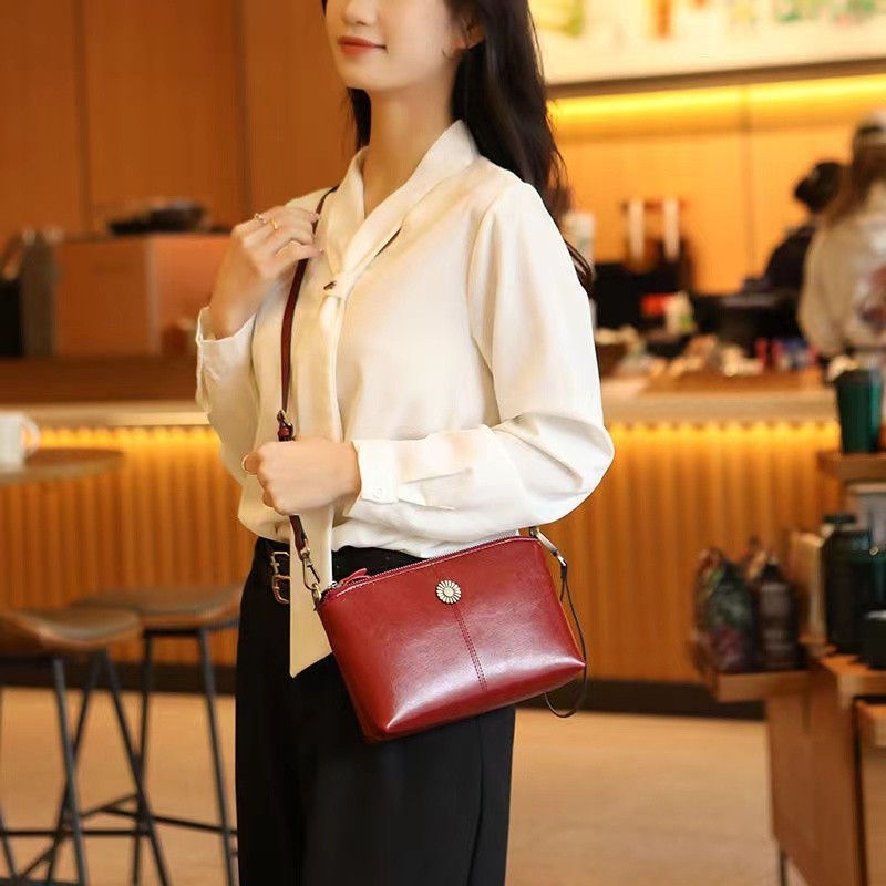 【原宿風 】真皮小方包 手機斜揹包 油蠟牛皮單肩包 復古小包包 休閒側揹包 手機包包 質感手拿包 迷你斜挎包 零錢包 | 蝦皮購物