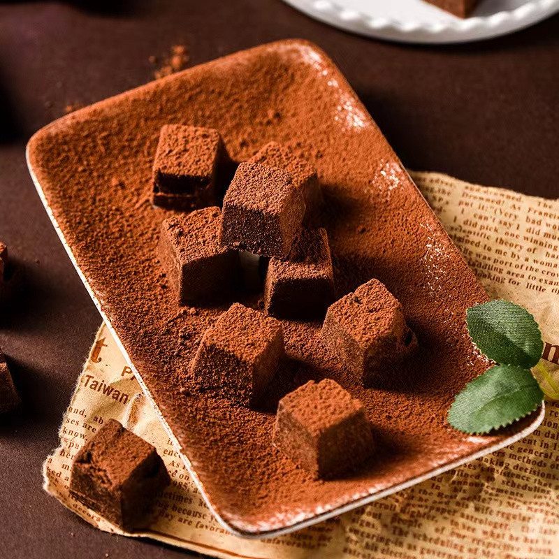 【聖誕節禮物】法思覓語松露方形夾心巧克力158g桶 葡萄芒果草莓味糖果 年貨送禮 巧克力 松露香橙味夾心巧克力 網紅零食 | 蝦皮購物