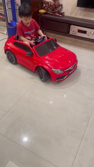 賓士 兒童 遙控車 電動車 新竹面交 只有一台 二手 功能正常 有音樂 AMG C630 換檔 前進 後退 雙門可開 | 蝦皮購物