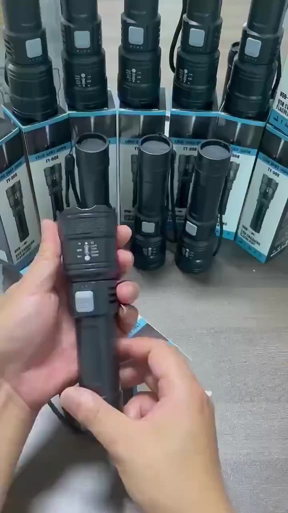 🔥臺灣出貨24H🔥特種兵P900強光手電筒便攜充電超亮戶外變焦疝氣燈遠射聚光led燈hhfoof | 蝦皮購物