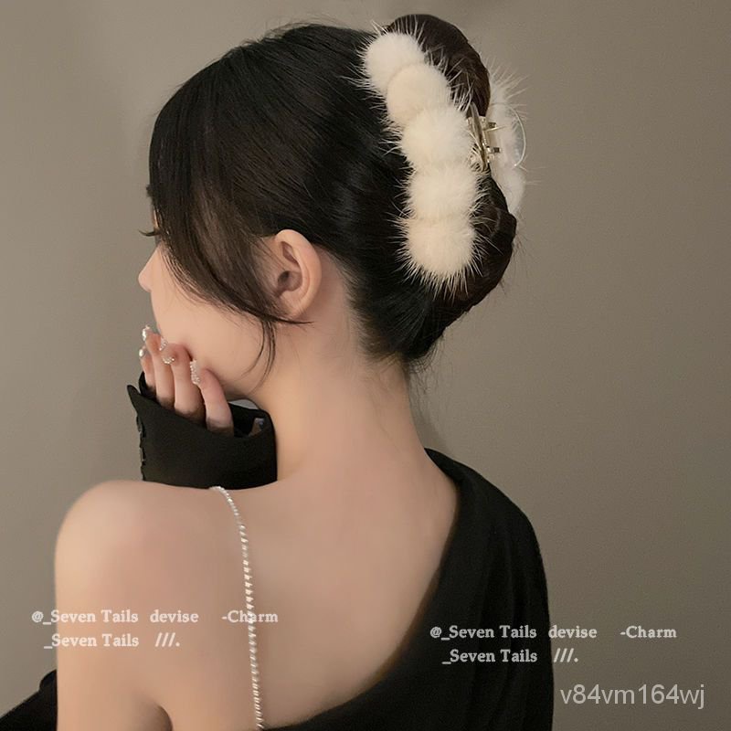 【優選好物】毛絨絨後腦勺盤髮鯊魚夾鞦鼕款ins風氣質大號夾子女頭飾毛球高級jioyh XHBN | 蝦皮購物