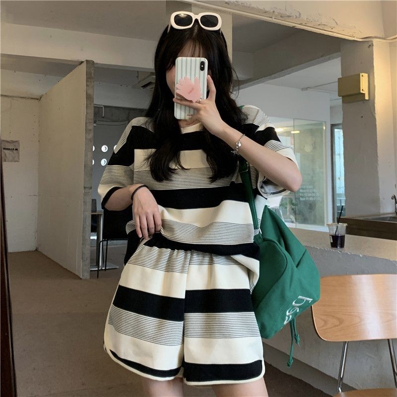 【梨mm】L-4XL 大碼女裝 套裝女 夏天套裝 條紋上衣 短袖套裝 運動套裝 短褲套裝 兩件套 圓領上衣 個人套裝 | 蝦皮購物