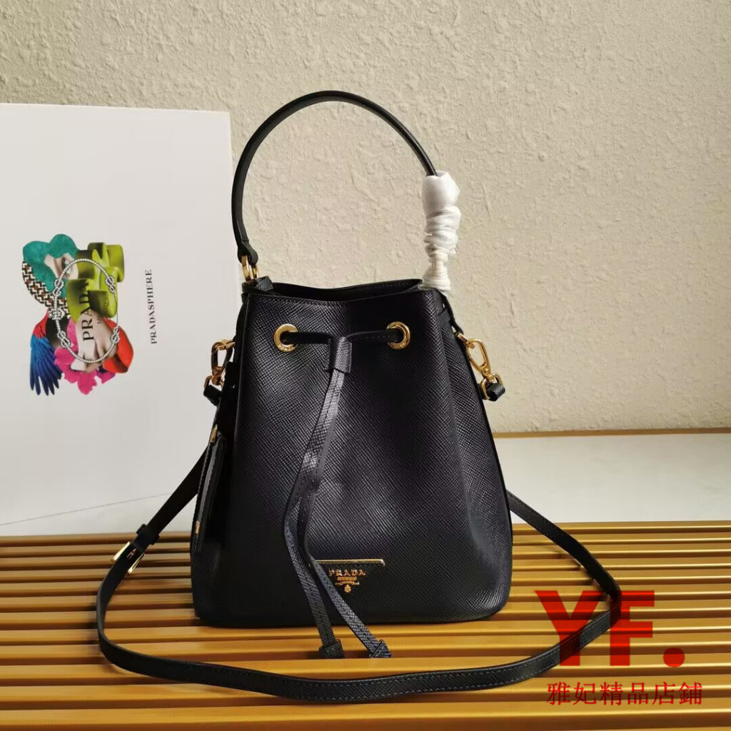 PRADA 普拉達 新款 水桶包 1BZ032 十字紋防刮蹭皮革 手提包 單肩包 斜挎包 免運 | 蝦皮購物