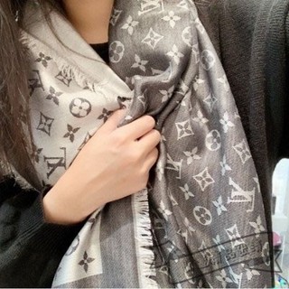 閒置 二手實拍 Lν 黑灰 MONOGRAM 雙面 logo 蔡依林 大披肩 圍巾 M71378 | 蝦皮購物