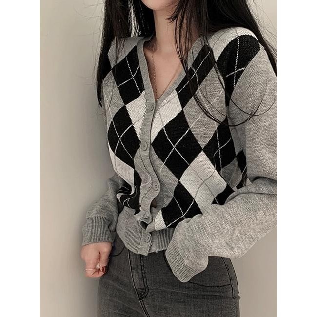 Codibook｜韓國 moodloveroom 菱格紋配色鈕釦V領針織開衫[預購]針織外套 女裝 | 蝦皮購物