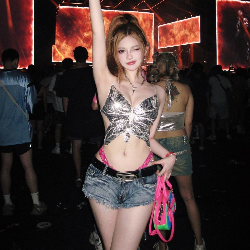 y3k y2k 未來感 打歌服 女團 辣妹穿搭 辣妹裝 ins性感辣妹獨特別緻弔帶背心女高級感銀色亮片蝴蝶露背短比基尼 | 蝦皮購物