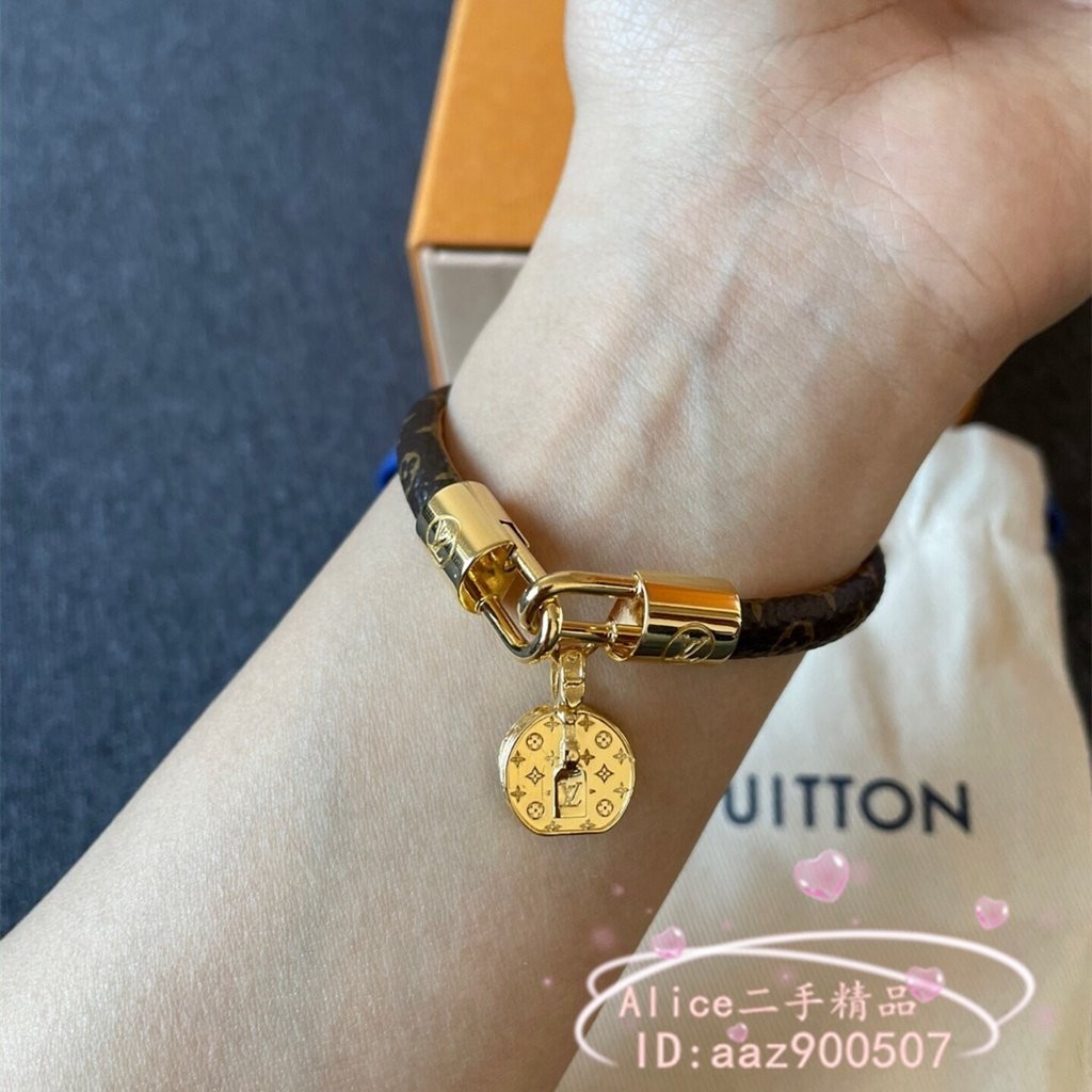 二手便宜出 LV 路易威登 TRIBUTE CHARM 小圓餅吊墜 老花皮手鐲 皮手環 手圈 M6442 | 蝦皮購物