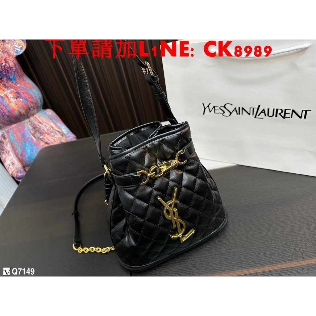 公司貨YSL水桶包重磅推薦款式超受美親們歡迎網紅明星同款真噠是人手必備一只兼具定型包優雅和輕松慵懶休 斜挎包 男包 女包 | 蝦皮購物