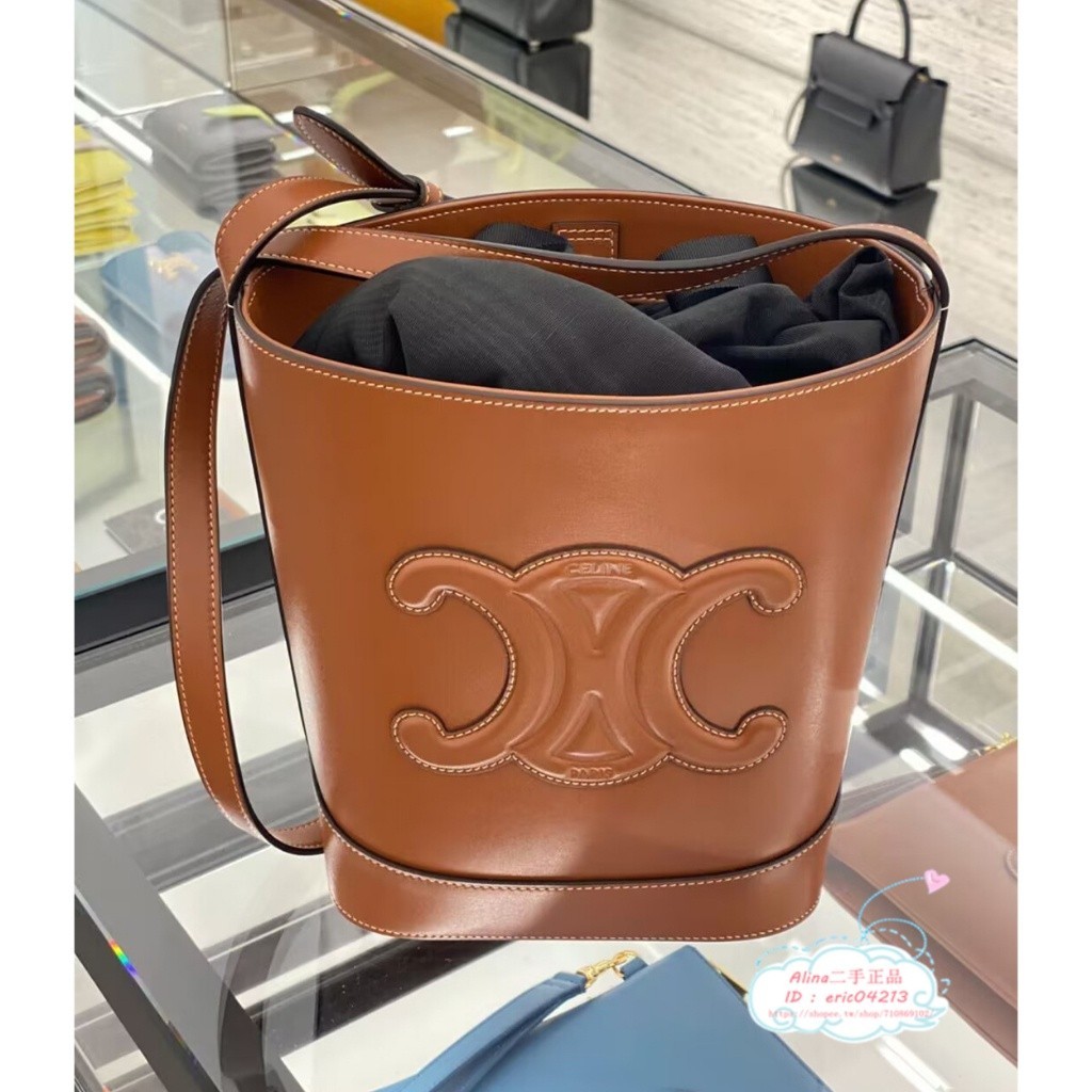 【Alina二手正品】CELINE 賽琳 CUIR TRIOMPHE 凱旋門 焦糖色水桶包 斜背包 肩背包 198243 | 蝦皮購物