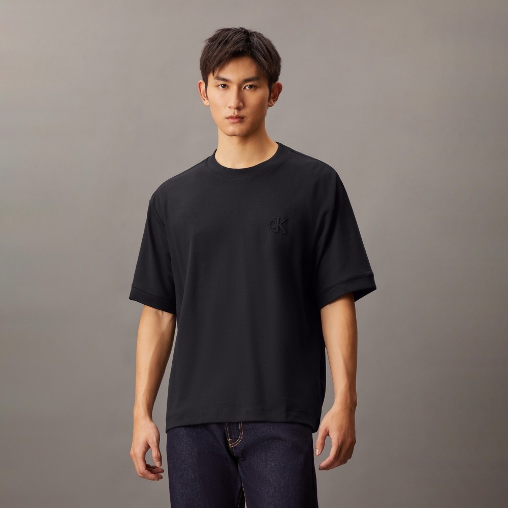 【Calvin Klein】 CK Embossed Monogram Interlock Tee _黑色 | 蝦皮購物