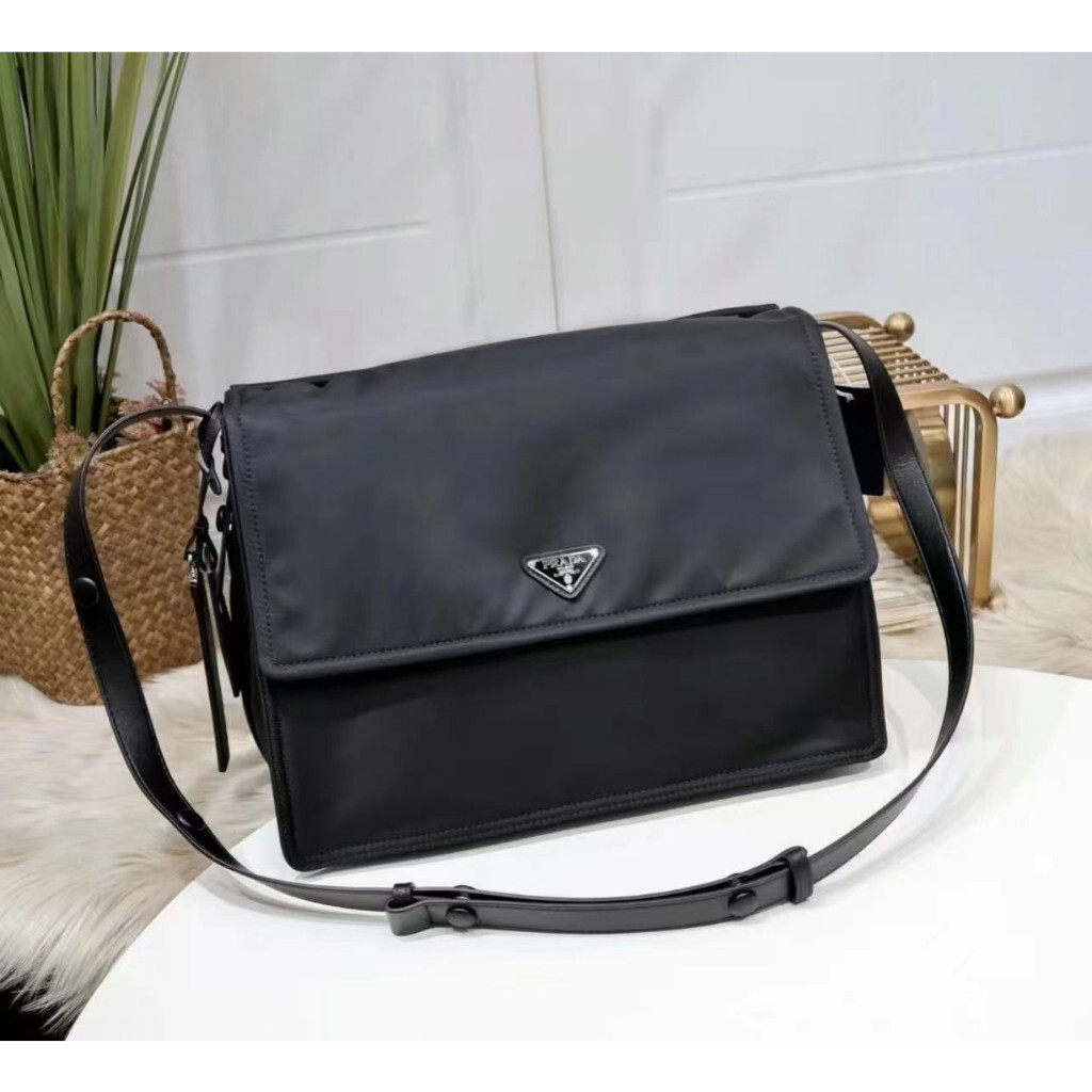 99新 二手 PRADA 普拉達 FW 21 Cini 男士 女士 黑色尼龍 大號 郵差包/單肩包/斜背包 1BD256 | 蝦皮購物