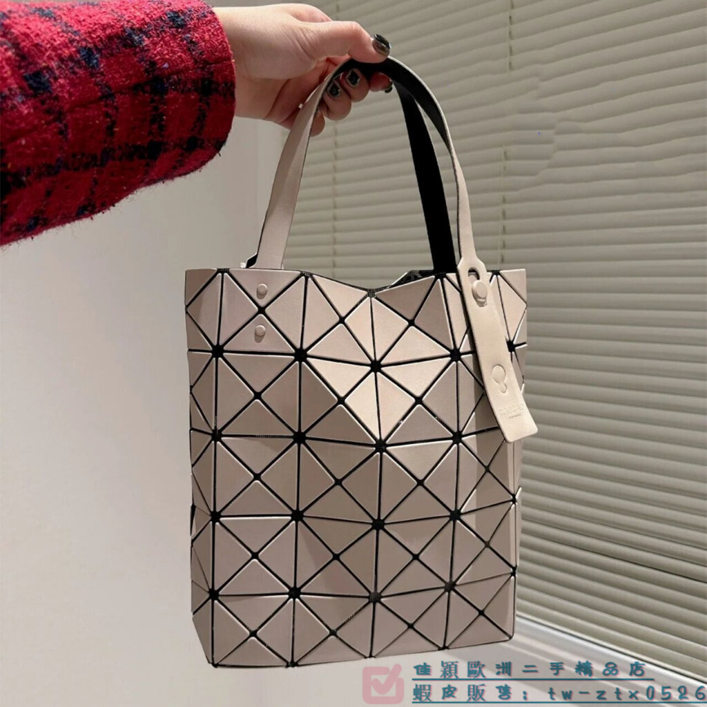 佳穎 ISSEYMIYAKE 三宅一生 BAOBAO LUCENT BOXY 大號 小方盒 手提包 單肩包 霧面奶茶 | 蝦皮購物