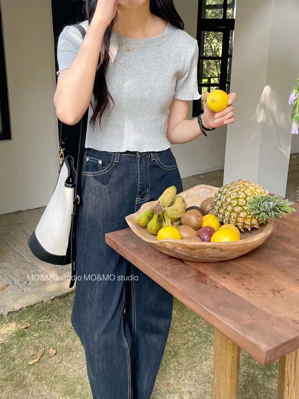 【SiBA Girl】momo-9823 現貨 木耳邊短版坑條上衣 短袖 內搭 上衣 女裝 9A | 蝦皮購物