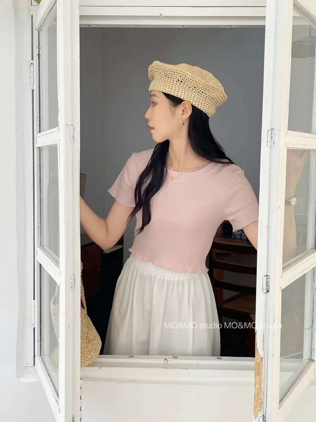 【SiBA Girl】momo-9823 現貨 木耳邊短版坑條上衣 短袖 內搭 上衣 女裝 9A | 蝦皮購物