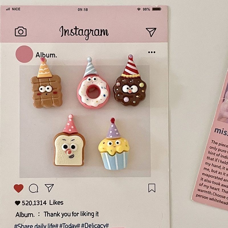 ⚡限量購⚡可愛卡通獃萌眼睛小餅幹吐司食玩帽子冰箱貼磁吸冰箱裝飾留言貼 FPEQ | 蝦皮購物