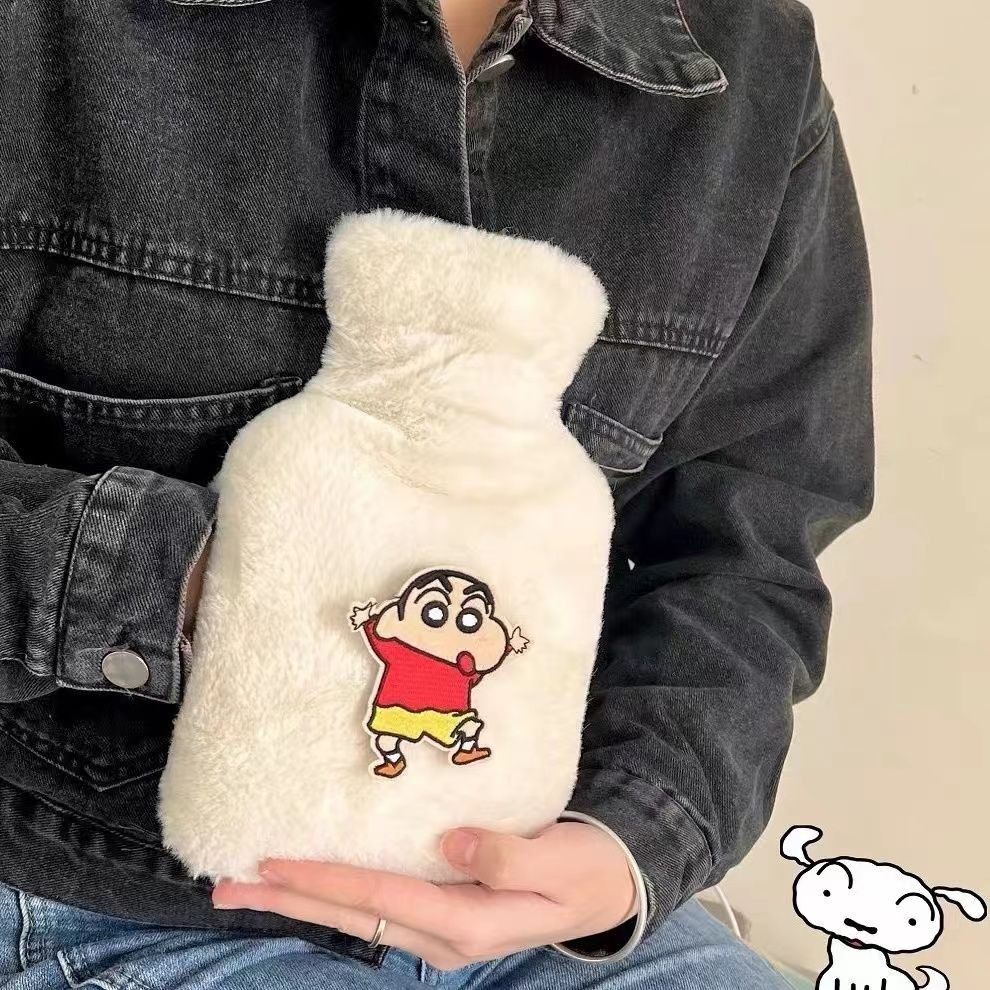臺灣出貨 蠟筆小新 熱水袋 註水卡通毛絨可愛叉手熱敷肚子學生衝水暖水袋防爆 EFTR | 蝦皮購物