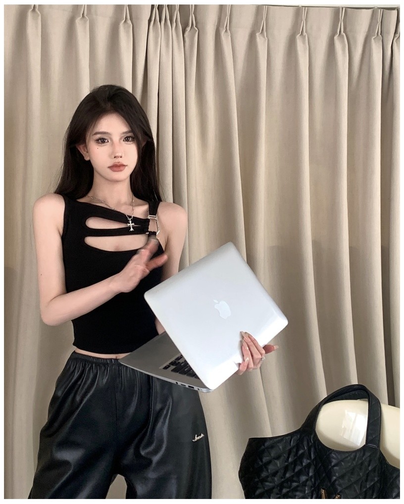 釦環美胸罩杯背心【30313】PAPI女裝批發價春夏新款韓系INS性感貼身氣質露肩無袖鏤空吊帶短版針織胸墊背心削肩背心 | 蝦皮購物