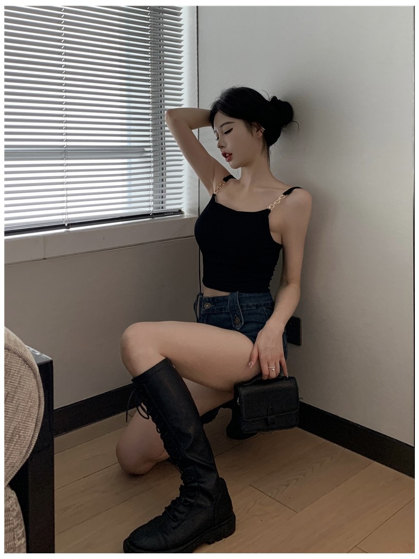 【PAPI】細肩帶金鍊罩杯背心 春夏新款韓系INS性感貼身氣質露肩無袖吊帶短版背心 小可愛 小背心【2036】 | 蝦皮購物