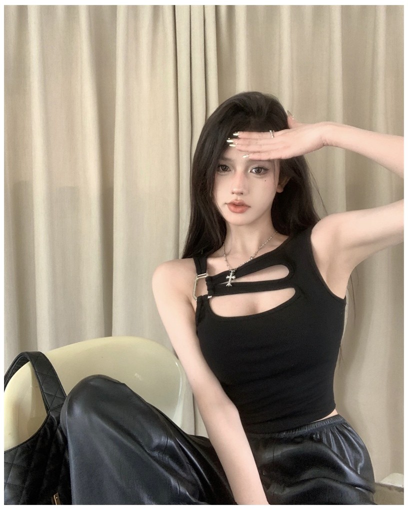 釦環美胸罩杯背心【30313】PAPI女裝批發價春夏新款韓系INS性感貼身氣質露肩無袖鏤空吊帶短版針織胸墊背心削肩背心 | 蝦皮購物