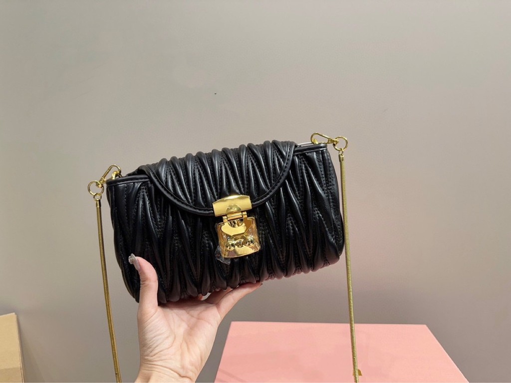 品牌複製品 春夏新款少女甜美可愛褶皺鏈條包單肩斜挎女包鎖扣手提腋下包女旅行包精品手提包手提包連帶包戶外包託特包側背包女生 | 蝦皮購物