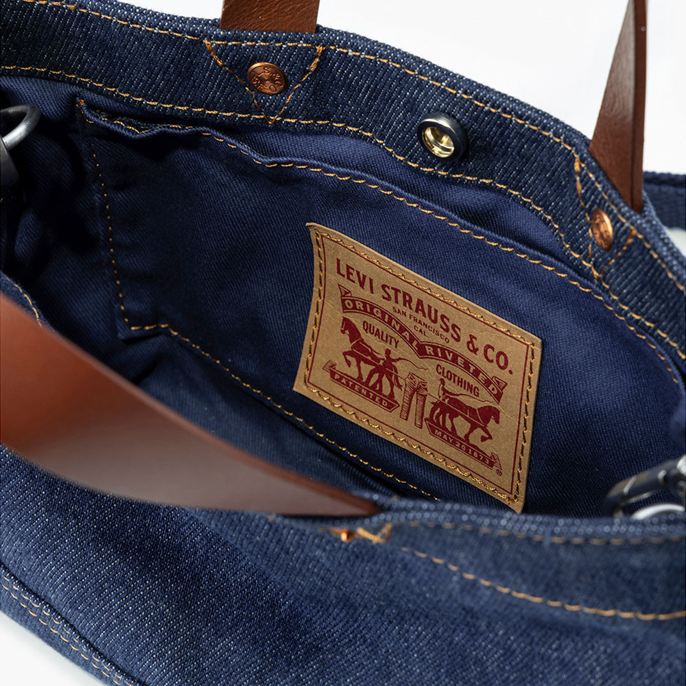 Levi's® 女款 經典單寧牛仔手提斜背小包 000IV-0001 人氣新品 | 蝦皮購物