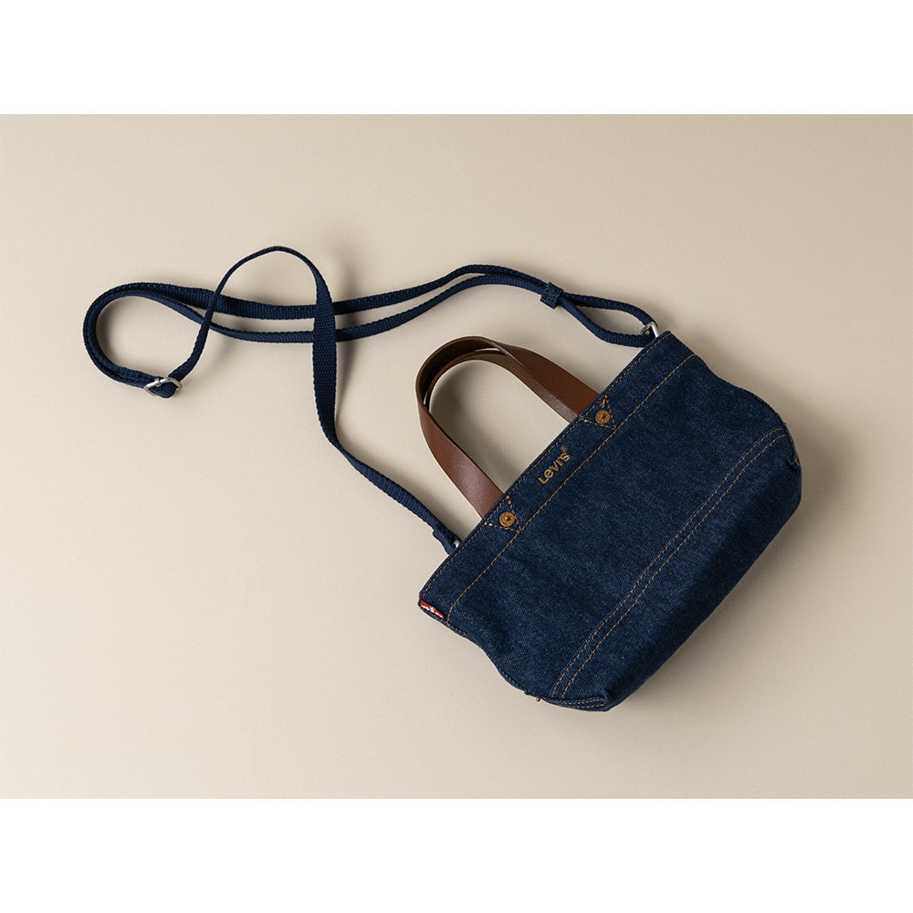 Levi's® 女款 經典單寧牛仔手提斜背小包 000IV-0001 人氣新品 | 蝦皮購物