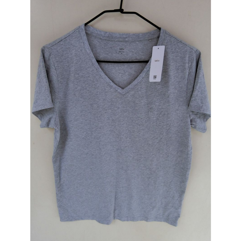 【五四衫】全新lativ純棉V領T恤 XL號 淺麻灰 *編號431 | 蝦皮購物