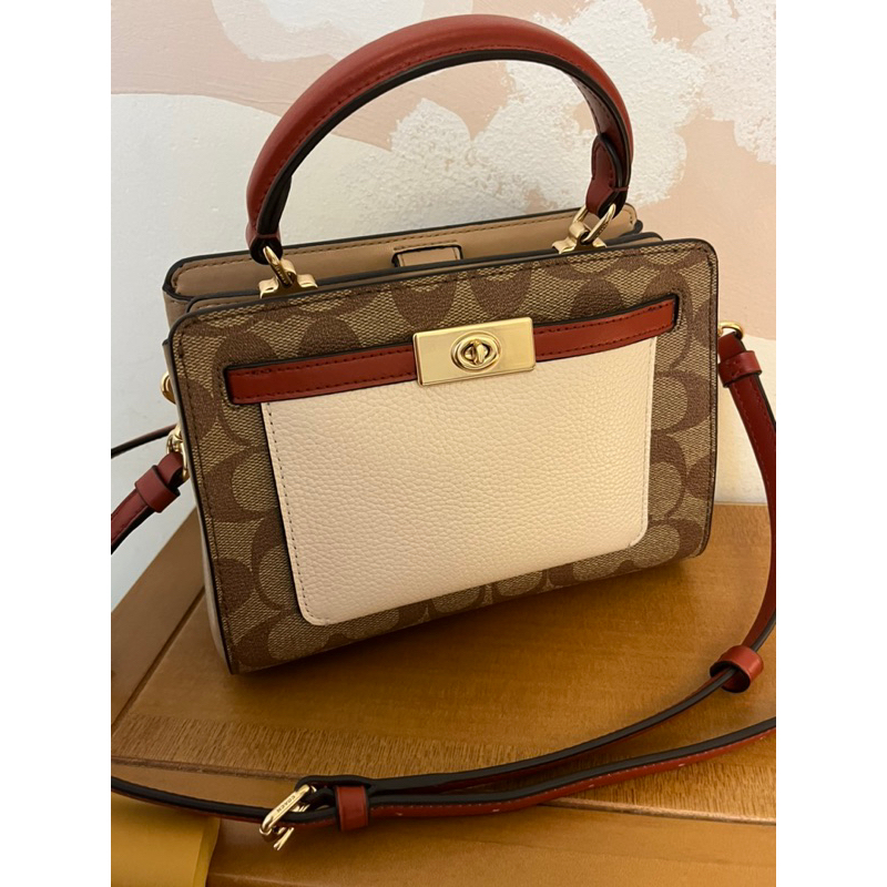 二手 coach Mini Lane 緹花PVC手提/斜背兩用包(卡其棕紅) | 蝦皮購物
