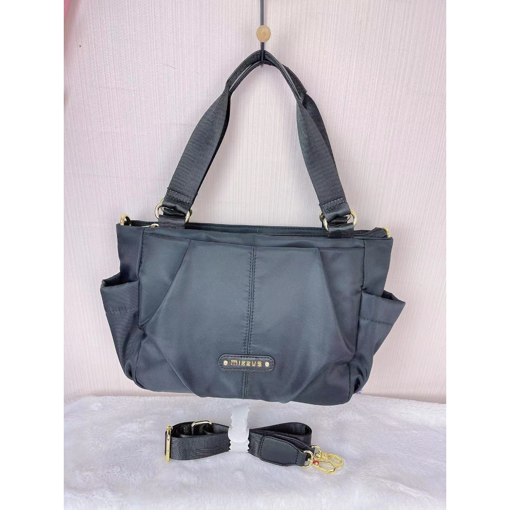 台灣現貨 MIZZUE品牌 📣📣📣 韓版 輕巧斜背包 厚磅尼龍防潑水💦防水女包 多隔層 側口袋可放水壺 PH8002 | 蝦皮購物