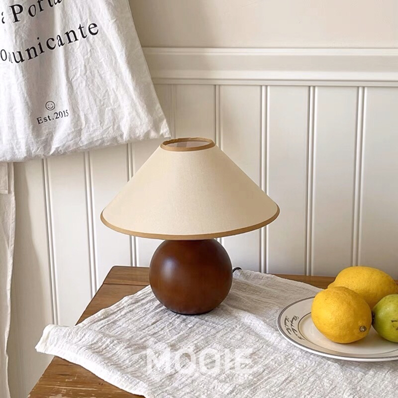 【MOOIE】現貨24H出 復古實木檯燈胡桃色韓國ins風vintage民宿質感氛圍小台燈 | 蝦皮購物