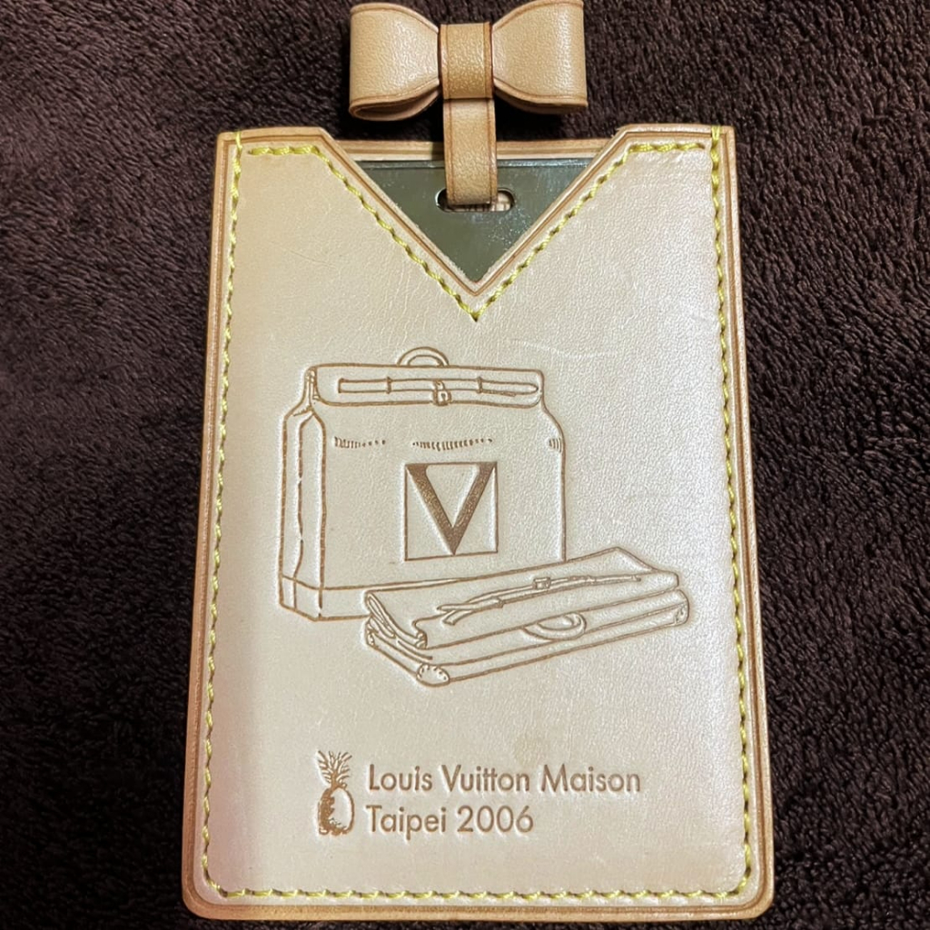 LV路易威登Louis Vuitton「2006中山旗艦店開幕VIP禮物 卡片夾/名片夾+隨身鏡M92651」 | 蝦皮購物