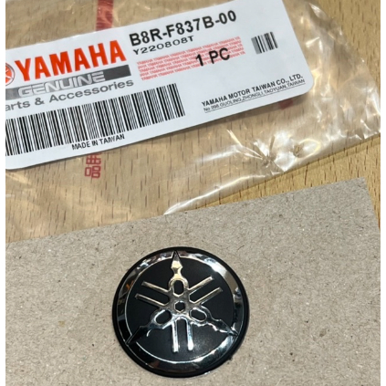 有發票《零件坊》B8R-F837B-00 音叉標誌 勁戰六代 大盾貼紙 前大盾標誌 原廠公司貨 | 蝦皮購物