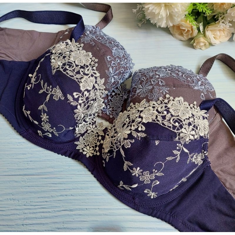 2款【金華歌爾】日本進口 舒適 軟鋼圈 刺繡蕾絲 美背無痕內衣 80B，70C，70D 原價2880 | 蝦皮購物