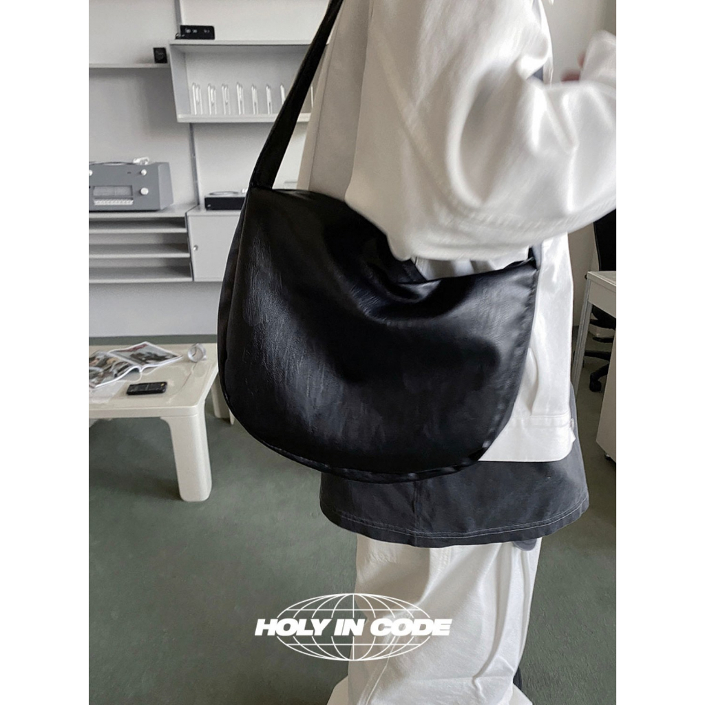 [Simon.co] Holy in code 都會 時尚 軟皮革 半月 壓紋 簡約 斜背包 | 蝦皮購物