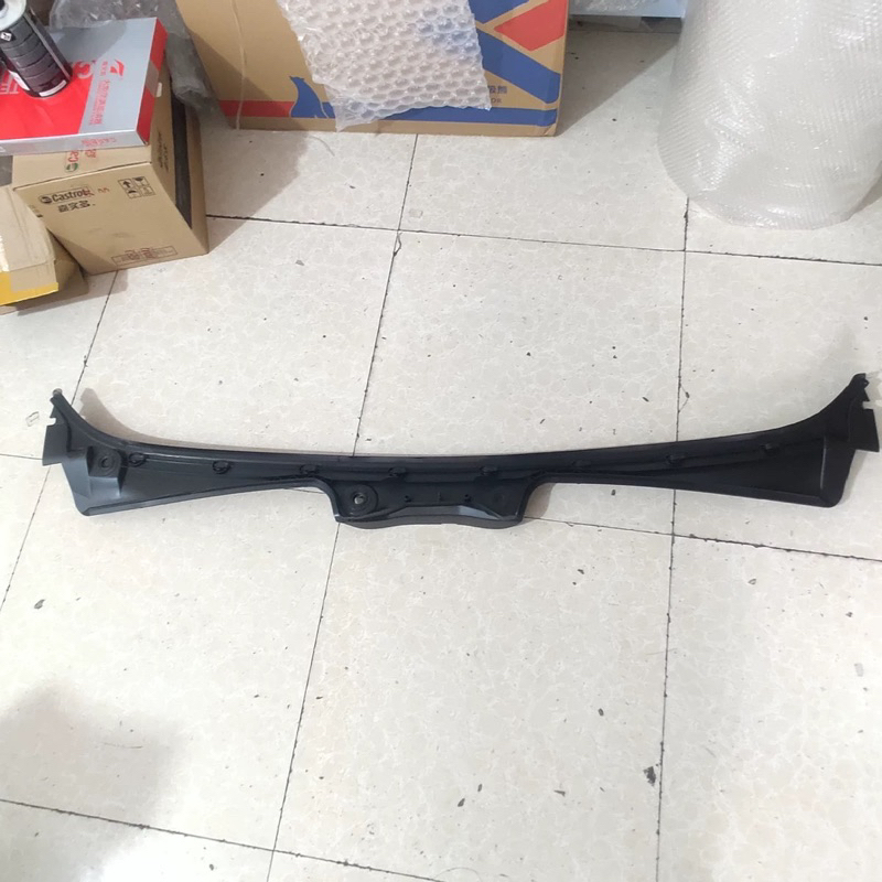 台灣現貨 BMW E60 E61 雨刷蓋板 51717027083 導流板 雨刷導流板 前擋 集雨板 | 蝦皮購物