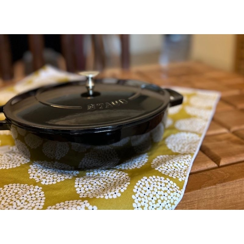Staub 26cm 黑色 淺燉鍋 鑄鐵鍋 | 蝦皮購物
