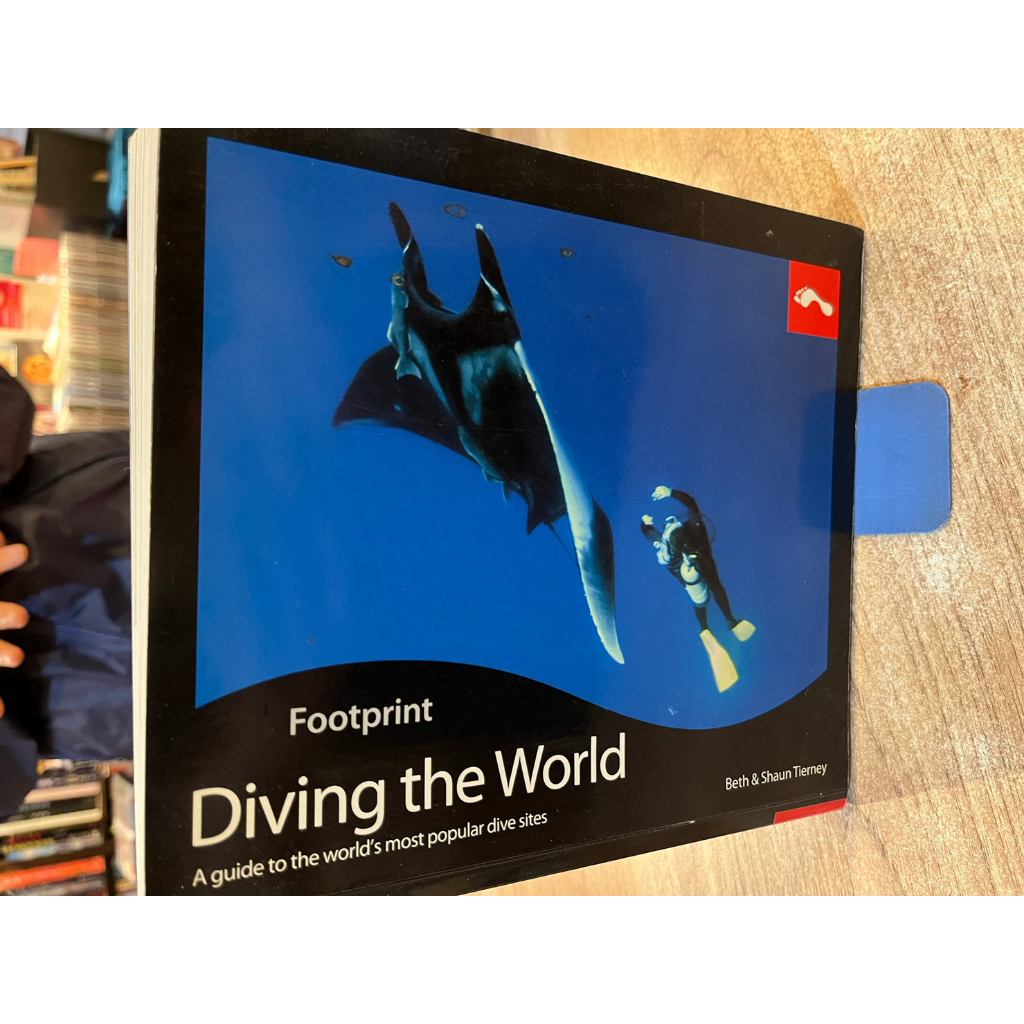 Beth & Shaun Tierney|Diving the World|Footprint【書況佳，無劃記破損黃斑】 | 蝦皮購物