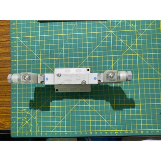 K39：SMC 電磁閥 含底座 DC24 SY7240-5DZ-02（全新） | 蝦皮購物